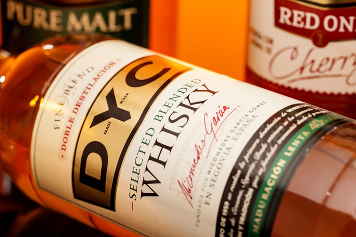 DYC Presenta su nueva campaña publicitaria invitándonos a 'celebrar lo que somos'