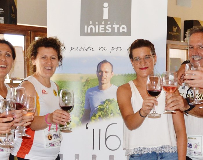 Bodega Andrés Iniesta primera parada de la Wine Runner 2018