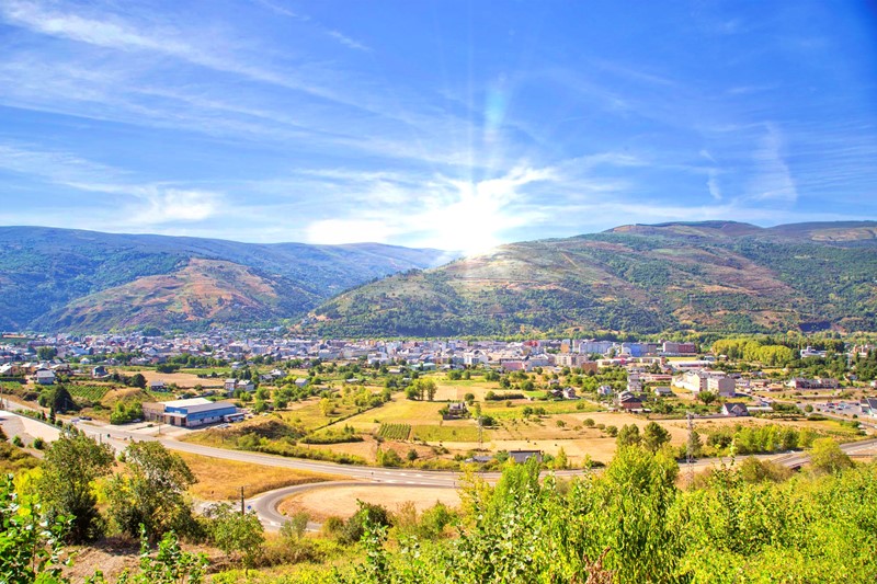 Expertos en turismo, enología y gastronomía se dan cita en Valdeorras