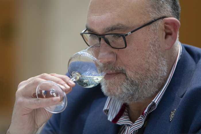 Luis Buitrón se une a la Cofradía de los Vinos de Monterrei