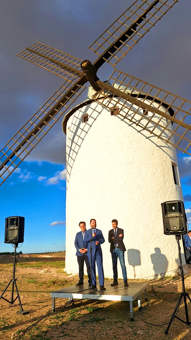 Campo de Criptana inaugura su museo molino Gigante del vino de La Mancha.