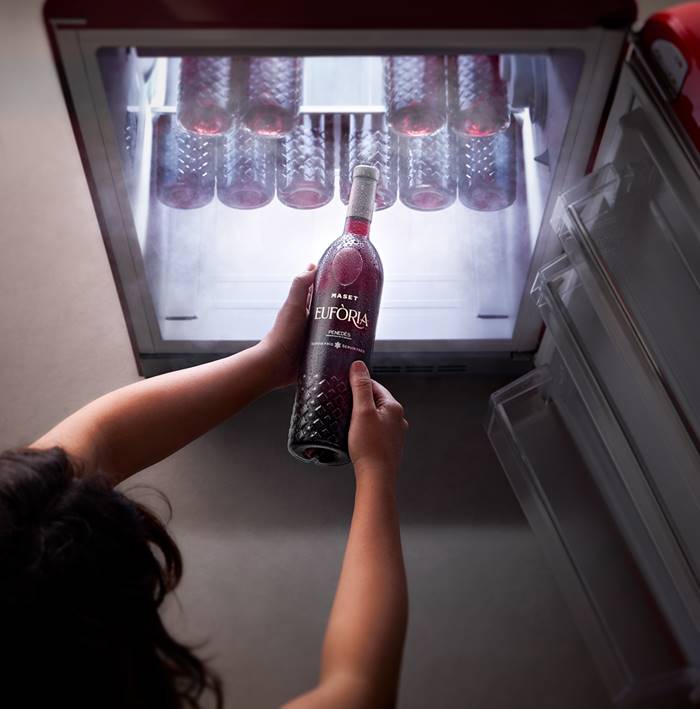 Crean el primer vino tinto del mundo elaborado para ser consumido frío ...